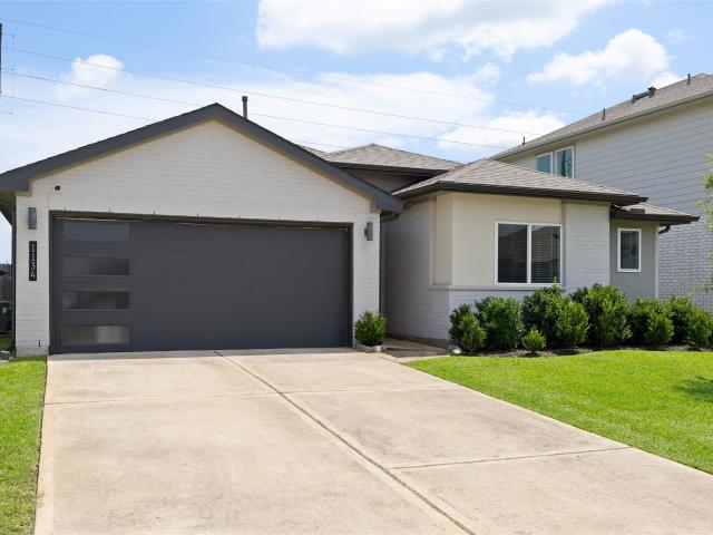 1134 Della Lane