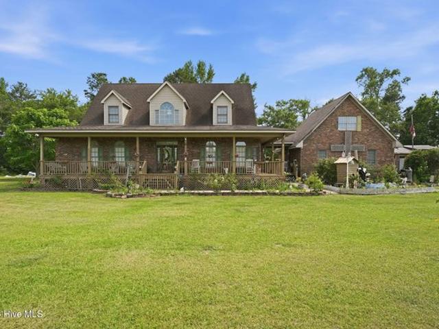 1134 Dixie Dr, Red Springs, NC 28377