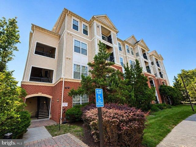 11350 Aristotle Dr Unit 7 103, Fairfax, VA 22030