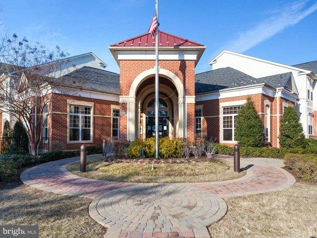 11355 Aristotle Dr Unit 8 413, Fairfax, VA 22030