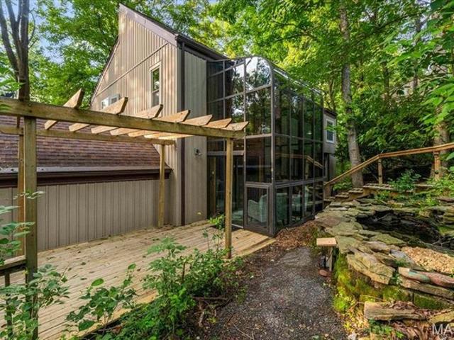 11355 Cragwold Rd, Sunset Hills, MO 63122