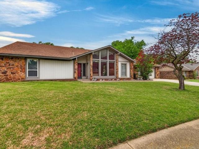 1135 Meadow Ln, Bartlesville, OK 74006