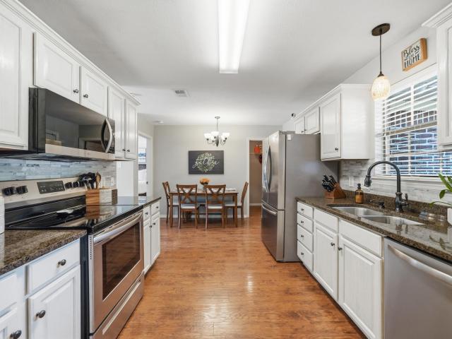 1135 Mimosa Dr
