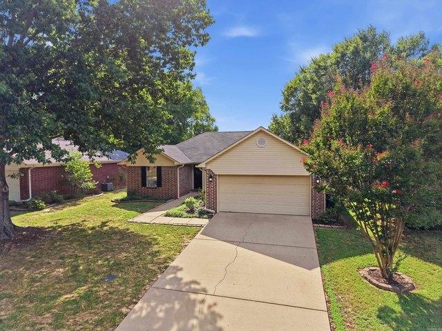 1135 Mimosa Dr, Conway, AR 72034