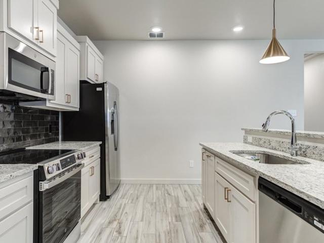 1135 N 7th St, Wolfforth, TX 79382