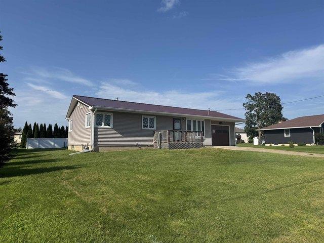 1135 Ainsworth St, Jesup, IA 50648