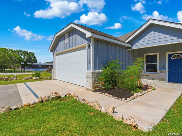 1135 Hedgestone