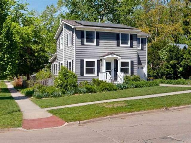 1135 Howell St, Iowa City, IA 52240