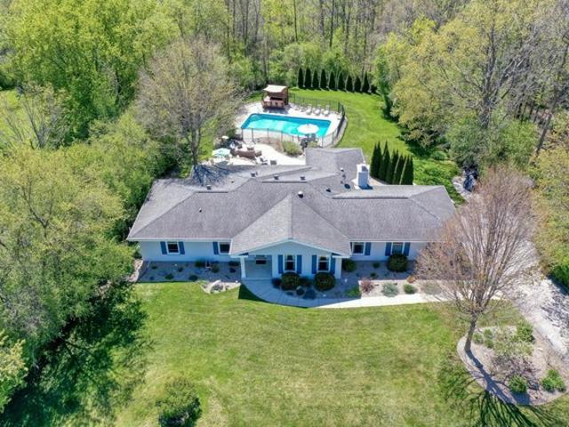 1135 Ridgeway Rd, Brookfield, WI 53045