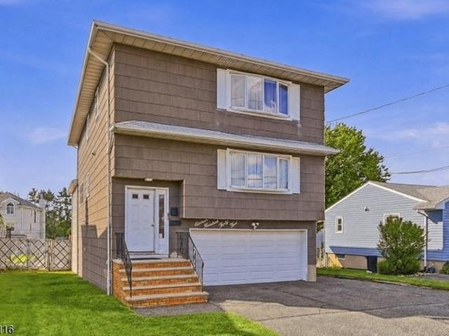 1135 Stonewall Ln, Secaucus, NJ 07094
