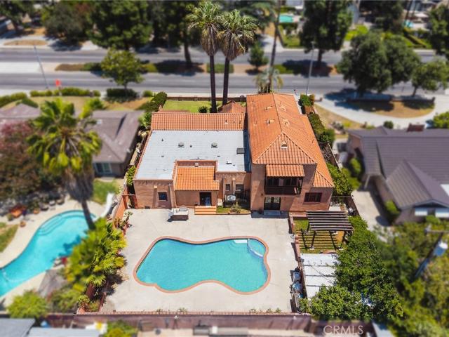 1135 S Santa Anita