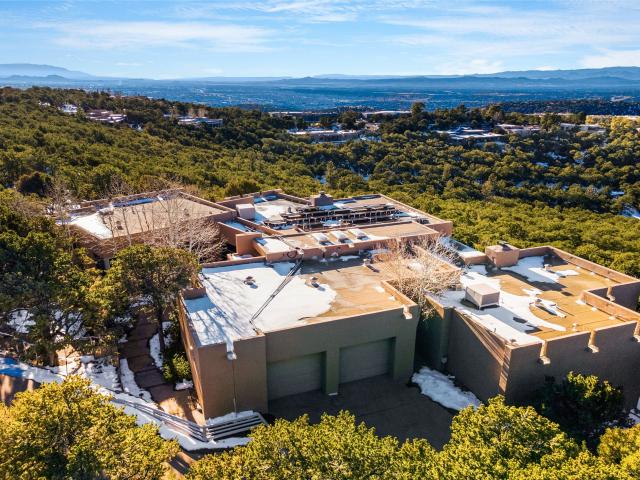 1135 S Summit Drive