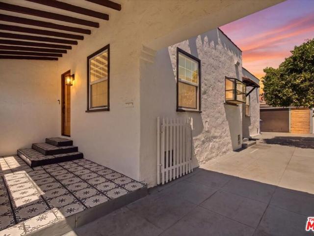 1135 W 81st Place