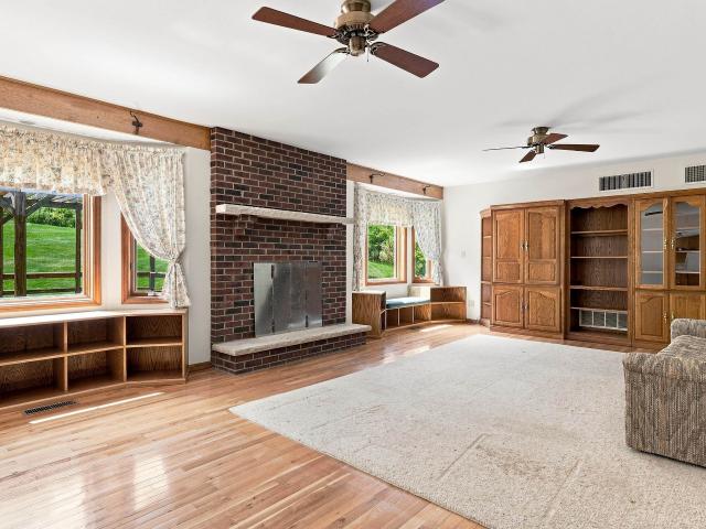 1135 W Menzemer