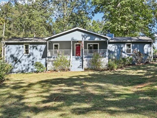 1135 W Roberts Dr, Sugar Hill, GA 30518