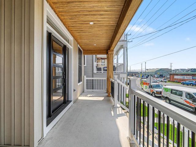 1135 West Ave