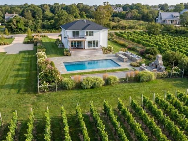 1135 Wildberry Ln, Southold, NY 11971