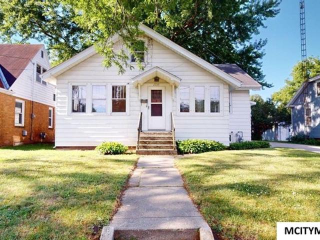 1135 1st St SW, Mason City, IA 50401