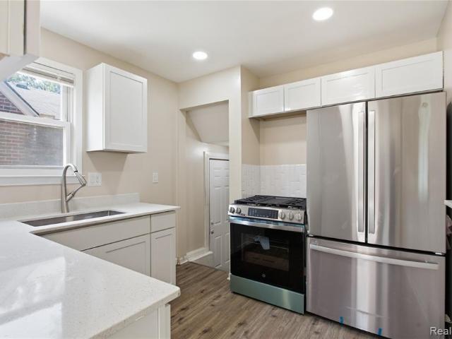 11363 Riverdale