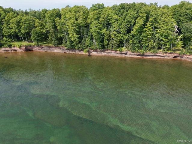 11367 Desrochers Rd, Baraga, MI 49908