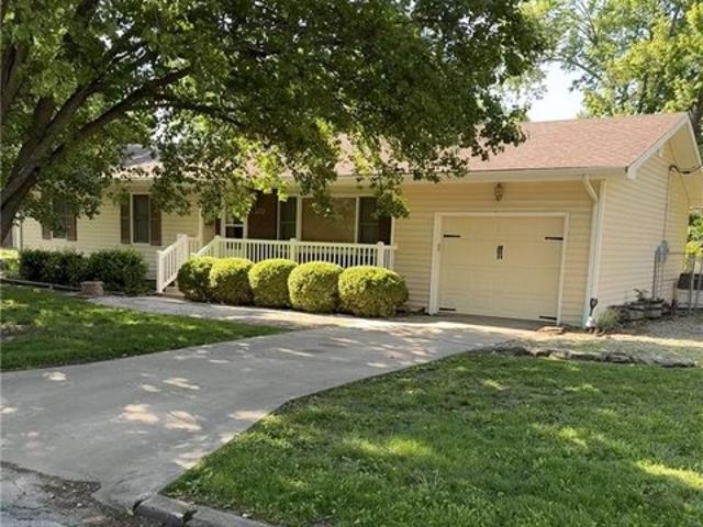 1136 Monroe St, Fredonia, KS 66736