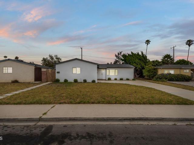 1136 N 7th Place