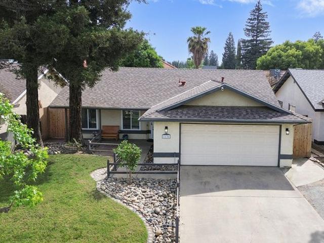 1136 N Atwood St, Visalia, CA 93291
