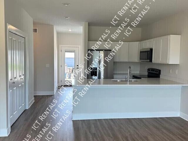 1136 N Broadview St, 4 beds, 3 full baths