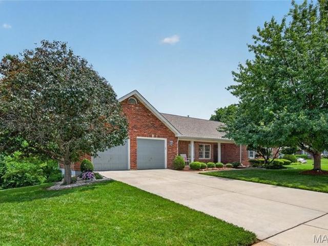 1136 Black Forest Dr, Saint Charles, MO 63301