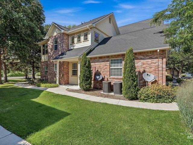 1136 E Winding Creek Dr, Eagle, ID 83616