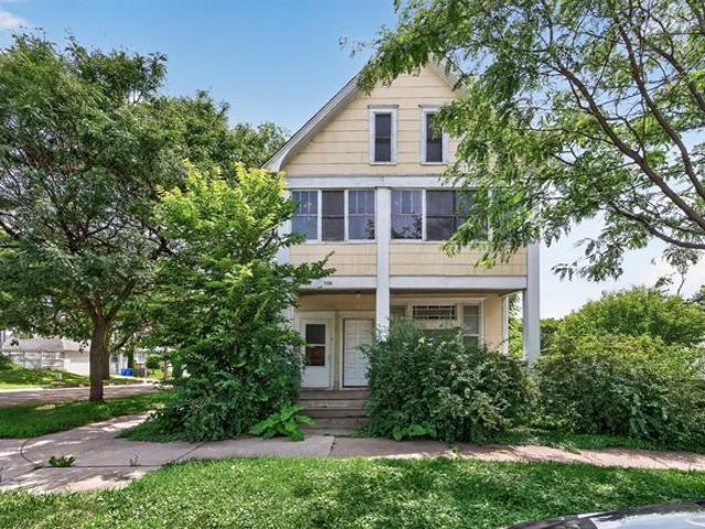 1136 Edgerton St, Saint Paul, MN 55130