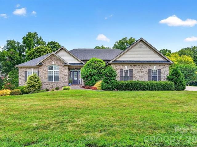 1136 Fox Chase Dr, Newton, NC 28658