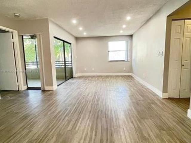 1136 Hiatus Rd N #1136, Pembroke Pines, FL 33026