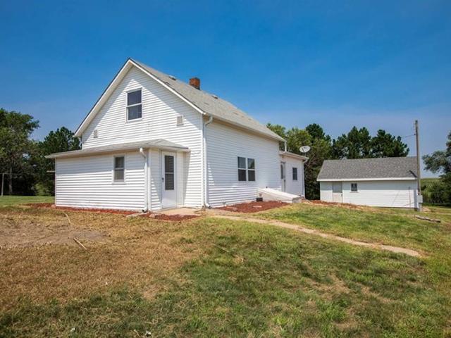 1136 Road T, Blue Hill, NE 68930