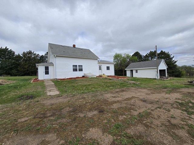 1136 Road T, Blue Hill, NE 68930