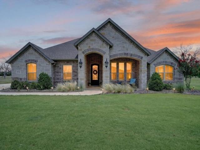 1136 Tremont Ln, Granbury, TX 76049