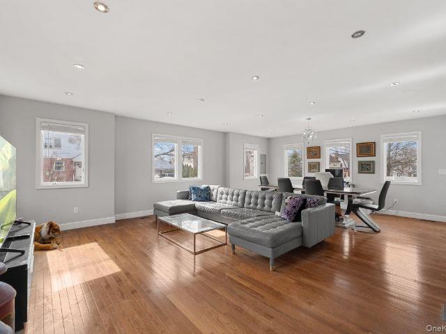 1136 W Broadway