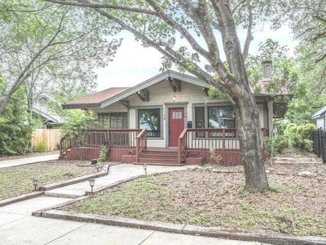 1136 W Russell Pl, San Antonio, TX 78201