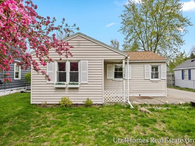1136 Wilson Ct, Norton Shores, MI 49441