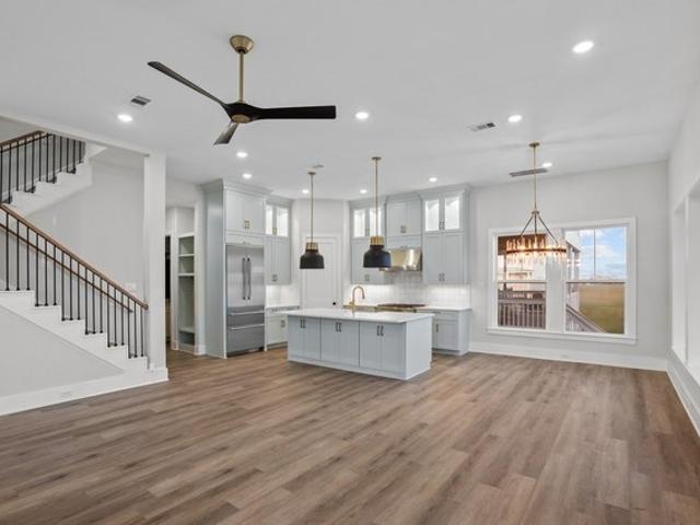 11373 Starfish Ln, Galveston, TX 77554