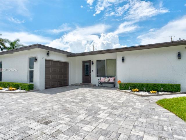 11370 NW 46th Pl, Sunrise, FL 33323 | MLS #A12046