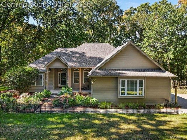 11371 Runyan Lake Rd, Tyrone Township, MI 48430