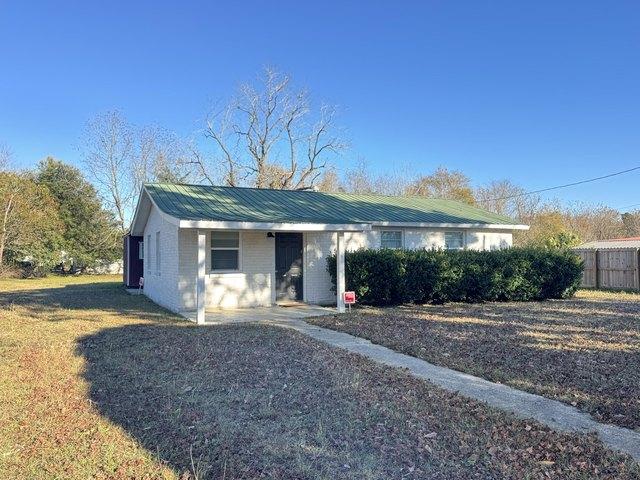 1137 M W Rickenbaker Rd, Manning, SC 29102
