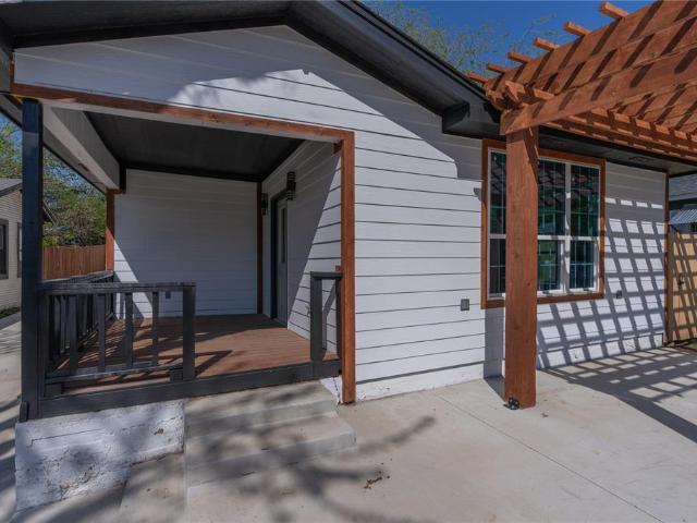 1137 N Brauer Avenue