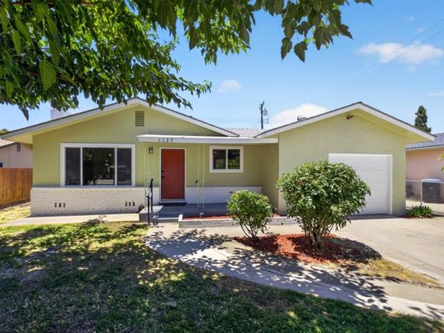 1137 N Gowdy St, Visalia, CA 93292