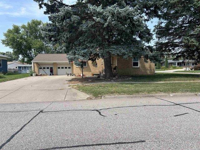 1137 N Hewett Ave, Hastings, NE 68901