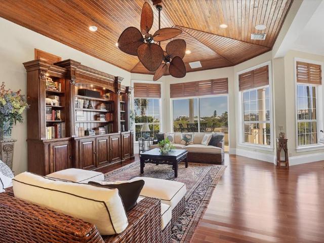 1137 N Lake Shore Dr, Sarasota, FL 34231 | MLS #A4641