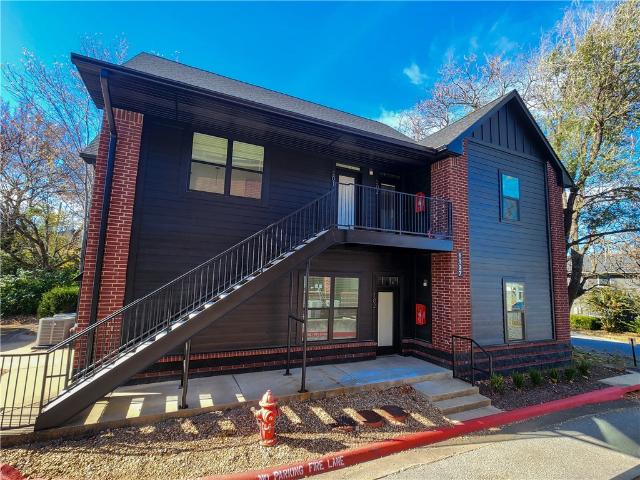 1137 N Leverett Avenue 101