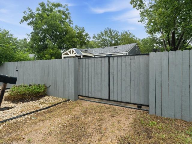 1137 Nickols Ave