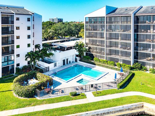 1137 Oaks Way, Unit 418, North Palm Beach, FL 33408 | MLS #R11114